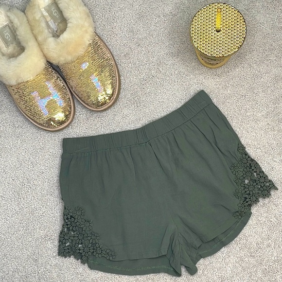 Forever 21 | Shorts | Green Lace Detail Shorts | Poshmark